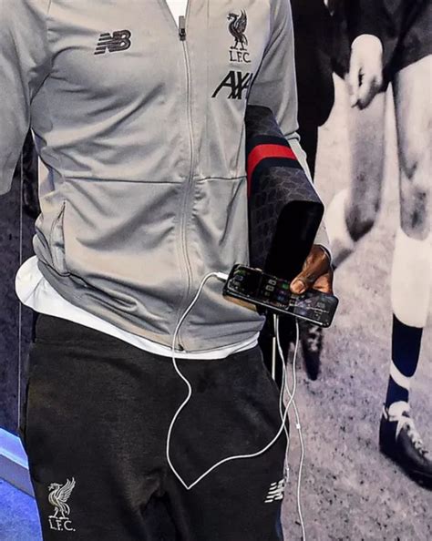 Sadio Mane Spotted With Cracked Iphone Despite £150000 A Week