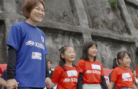 元なでしこジャパン阪口夢穂さん、岩渕真奈さんと利島の小学生17人、東京・世田谷区の小学生21人が参加！お互いの夢を語るオンライン交流会の後は