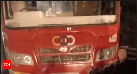 Six School Students Teacher Injured In Road Mishap On Yamuna
