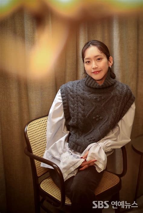 E포토 한지현 아름다움으로 가득 찬 미모