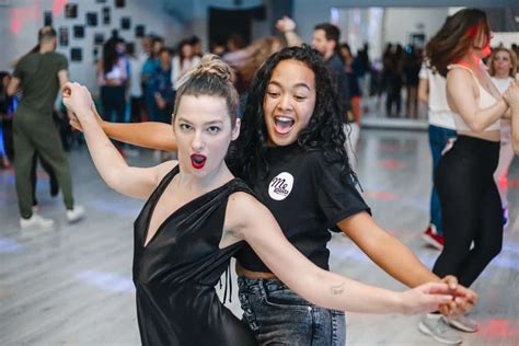 Salas De Baile Donde Bailar Salsa Y BACHATA En Barcelona