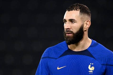 Fora Da Copa Por Lesão Benzema Voltará Aos Treinamentos 08122022