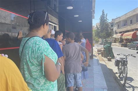 أزمة الخبز تستفحل في تونس والأفران تشهد زحمة طوابير اندبندنت عربية