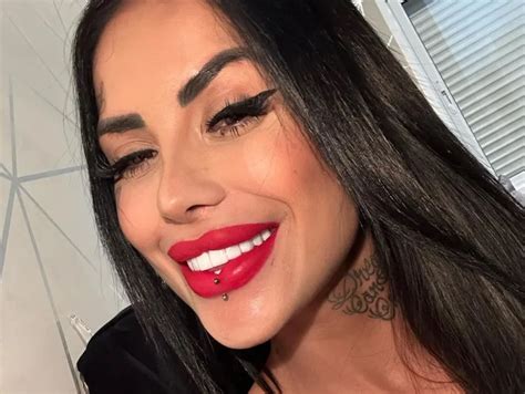 Tati Zaqui Se Torna Cantora Gospel Lucoxcl