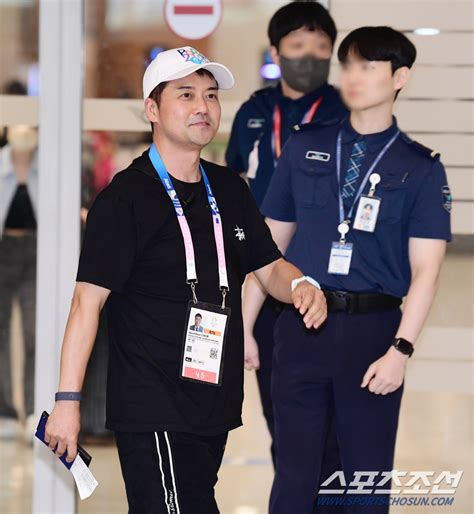 역도 박혜정과 약속 지킨 전현무 파리올림픽 중계 마치고 선수단과 함께 귀국 올림픽귀국현장
