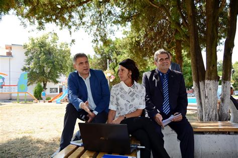 Жителите и фирмите в Радомир вече могат да плащат данъци и да получават удостоверения от