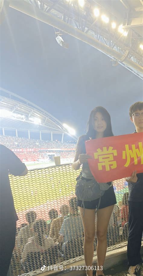 粉丝偶遇核弹姐王小雨 知乎