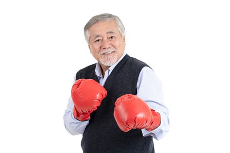 건강 한 전투기 노인 또는 비즈니스 노인 스포츠 권투 빨간 장갑 흰색 배경에 광고 또는 홍보 텍스트에 대 한 공간을 복사 건강한 생활방식에 대한 스톡 사진 및 기타 이미지