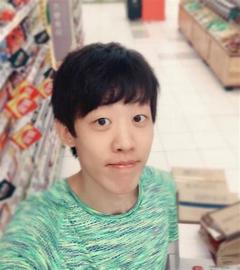 跳高名將張偉國，曬自拍照，暴露了自己的小秘密 每日頭條