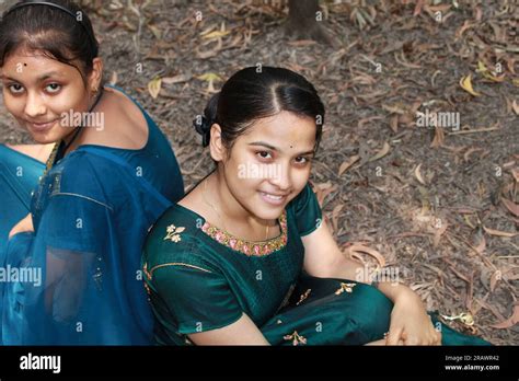 Indian Village Girls Fotos Und Bildmaterial In Hoher Auflösung Alamy