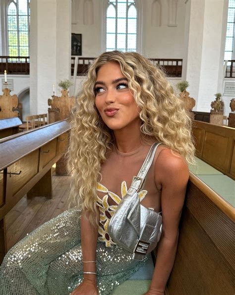 Пин от пользователя Danielle Marcel на доске Wedding Hair в 2025 г