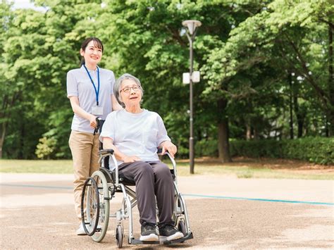 もし自分が“介護される側”になったら？ 準備すべきことを介護福祉士に聞いてみた オトナンサー
