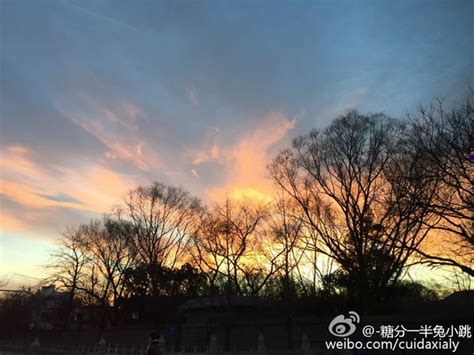 发个早上朝霞美的短句朝霞配个有意境的文字形容清晨朝霞发朋友圈大山谷图库
