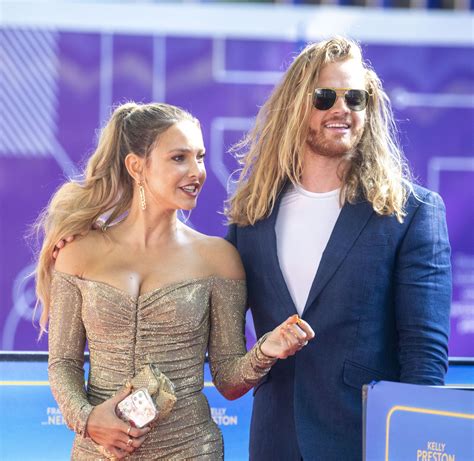 Sophie Hermann Flaunts Her Cleavage At The ”off The Rails” World