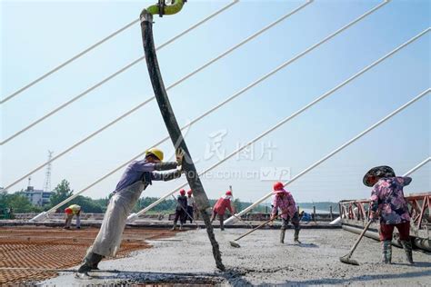 江苏沭阳：项目施工赶进度 人民图片网