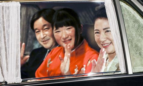 〈新年に振り返る皇室〉愛子さまは「別格」！鳳凰が羽ばたくお正月の着物 内親王だけに許された優美な「御地赤」 Aera Digital