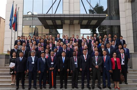 Ерөнхий сайд Л Оюун Эрдэнэд хөрөнгө оруулагчид бодлогын алдаа гаргахгүй байхыг зөвлөлөө