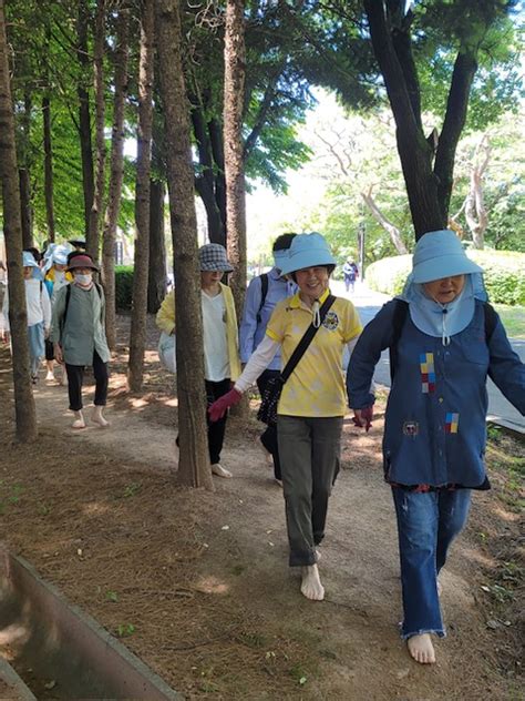 고양시 덕양구보건소‘젊음의 행진 참여 어르신 대상 맨발걷기 운영