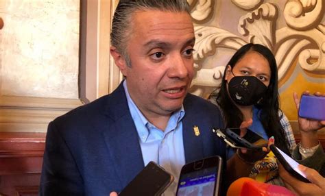 Renueva la SFA equipos de cómputo en módulos y ventanillas de atención
