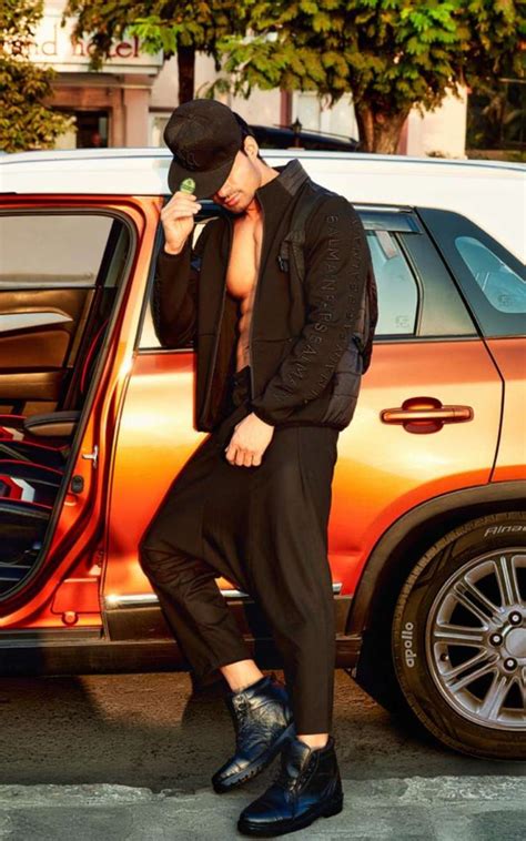 Actor Aryan Chauhan Sends The Mercury Soaring Flaunting His Chiseled