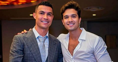 El Lujoso Regalo De Cristiano Ronaldo A Un Famoso Cantante Que Actuó En