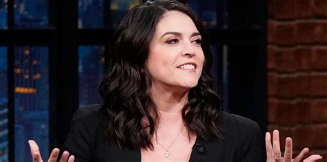 Snl Alum Cecily Strong Explains How Her Partners Proposal Was Thwarted By A Text