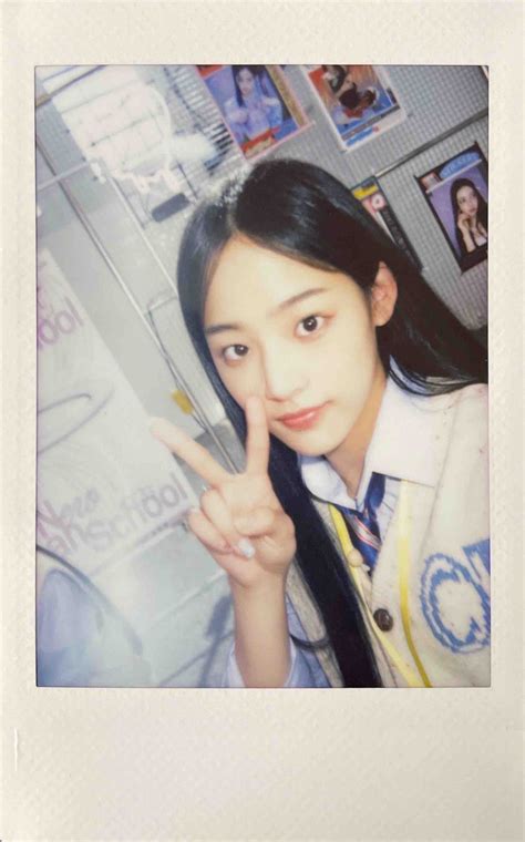 Minji Pics On Twitter Phoning Update Https T Co DZxQiVXXBp Twitter