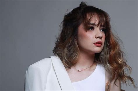 Pamer Bra Putri Anne Malu Malu Unggah Potret Seksi Terbaru Stylo