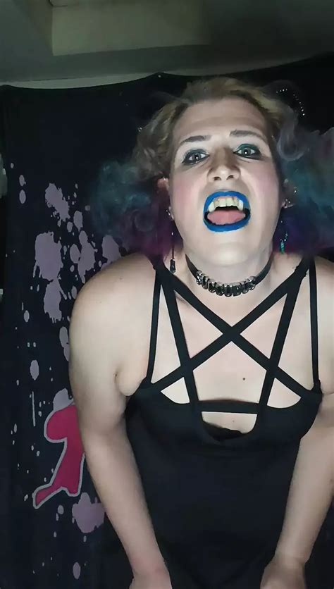 Satanic Succubus吸烟 Xhamster