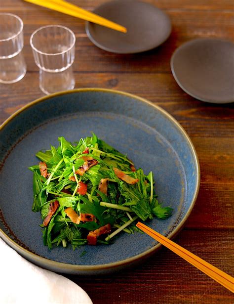 〔スパイスアンバサダー〕材料2つ！クミン香る水菜とベーコンのサラダ きょうも家呑み多国籍ご飯