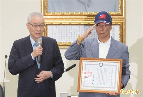 胡，怎麼說》勾勾纏慰留郭董，國民黨丟臉又自打臉！ 2020 決戰總統立委選舉