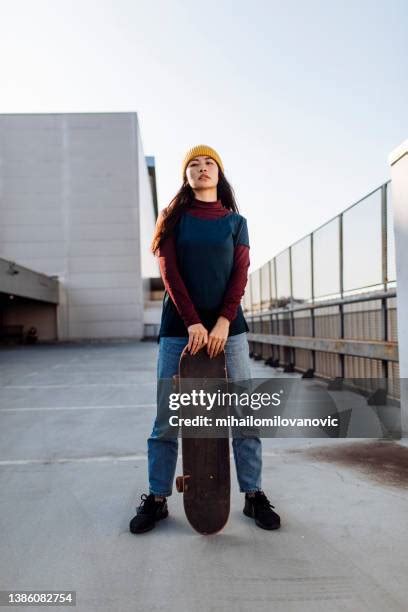 Bboy Poses Photos And Premium High Res Pictures Getty Images