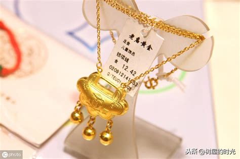 婴儿满月送什么礼物好 适合送宝宝的满月礼物排行 工作号