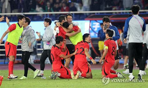 한국 난적 일본에 역전승 거두며 Ag 축구 3연패 연합뉴스