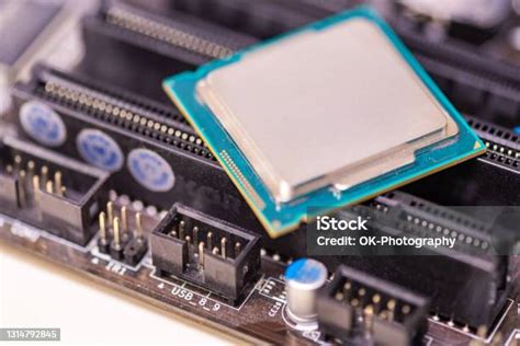 Cpu 프로세서 Viv Cpu에 대한 스톡 사진 및 기타 이미지 Cpu It 지원 공학 Istock