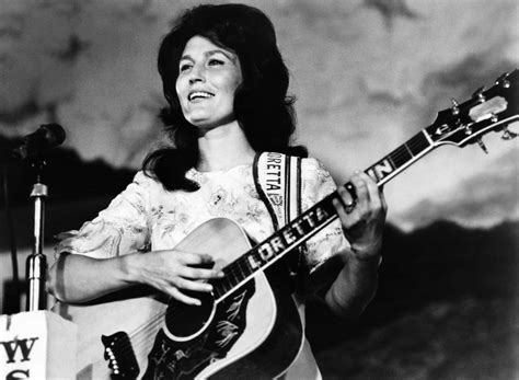Loretta Lynn Country Music Icon And Coal Miners Daughter Dies At 90