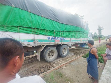 ရခိုင်ပြည်နယ်မောင်တောမြို့တွင် ဝေသာလီ ဥဒေါင်းသွားကားလမ်းပိုင်းရှိ ပျက