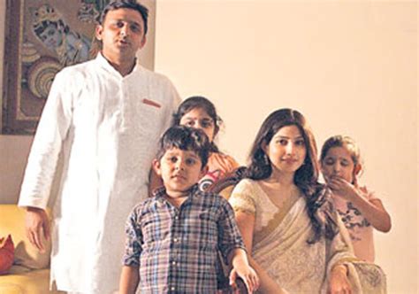 Love Story Of Dimple And Akhilesh Yadav See Candid Pics Of Love Couple