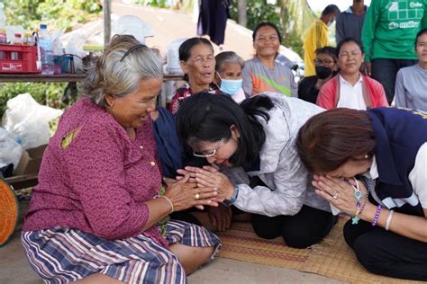 “ไทยสร้างไทย” ลุยน้ำท่วมอีสานต่อเนื่อง จี้รัฐเร่งเยียวยาครัวเรือนละ 10 000 บาท หลังชาวบ้านร่ำไห้