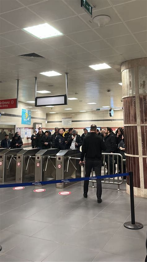 Üsküdar Çekmeköy metro seferleri teknik arıza nedeniyle yapılamıyor