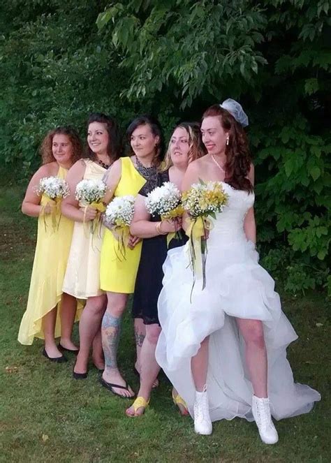 Most Awkward Wedding Photo Awkward Wedding Photos Bridesmaid