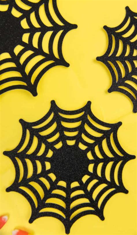 15 Minute Paper Spider Webs DIY