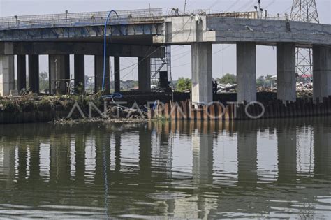 PROGRES PEMBANGUNAN JALAN TOL CIBITUNG CILINCING ANTARA Foto