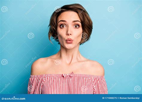 Closeup Photo Of Attractive Shocked Lady Open Mouth Don`t Speak Talk