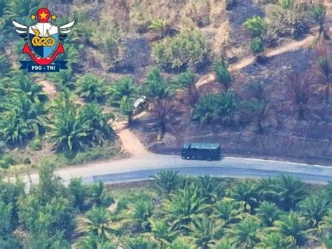 မြိတ်တွင် စစ်ကောင်စီတပ် ယာဉ်တန်းမိုင်းဆွဲခံရ၊ အမျိုးသမီးအပါအဝင် ၆ ဦးကိုဖမ်းဆီး Bur Mizzima Com