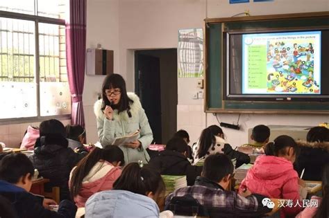 岩汪湖中学教学比武 展教师风采