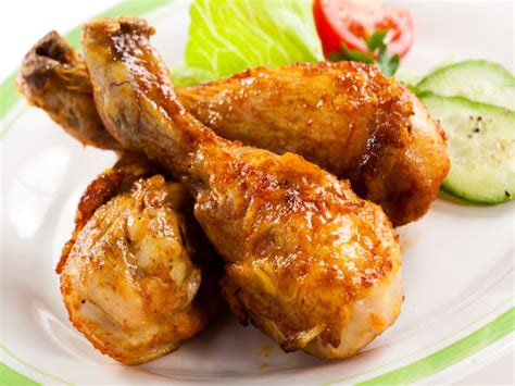 ভিডিও সন্ধেবেলায় ঠান্ডা পানীয় এবং গরমাগরম ফ্রায়েড চিকেনে পান স্বর্গীয় অনুভূতি Spicy