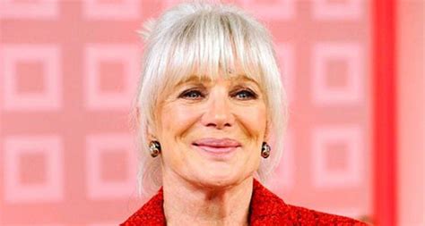 Linda Evans Body Measurements Height Weight Bra Size Shoe Size
