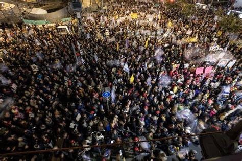 جو 24 عائلات الأسرى الإسرائيليين تتظاهر وتطالب بعدم إفشال الصفقة مع حماس