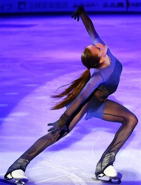 Pin By Mina On Skate Hot Figure Skaters Figure Skating Dresses